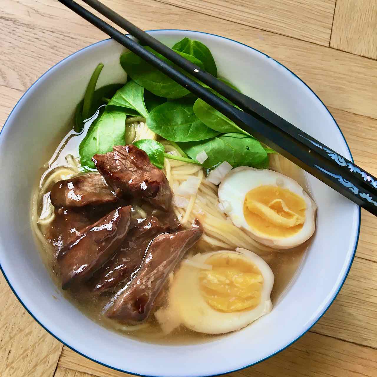 Ramens au bœuf – Recette japonaise de soupe fait maison – la table de ...